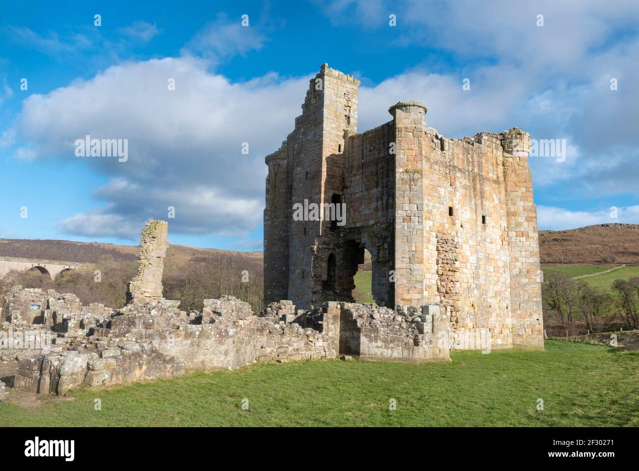 Edlingham castle hi-res stock photography and images - Alamy