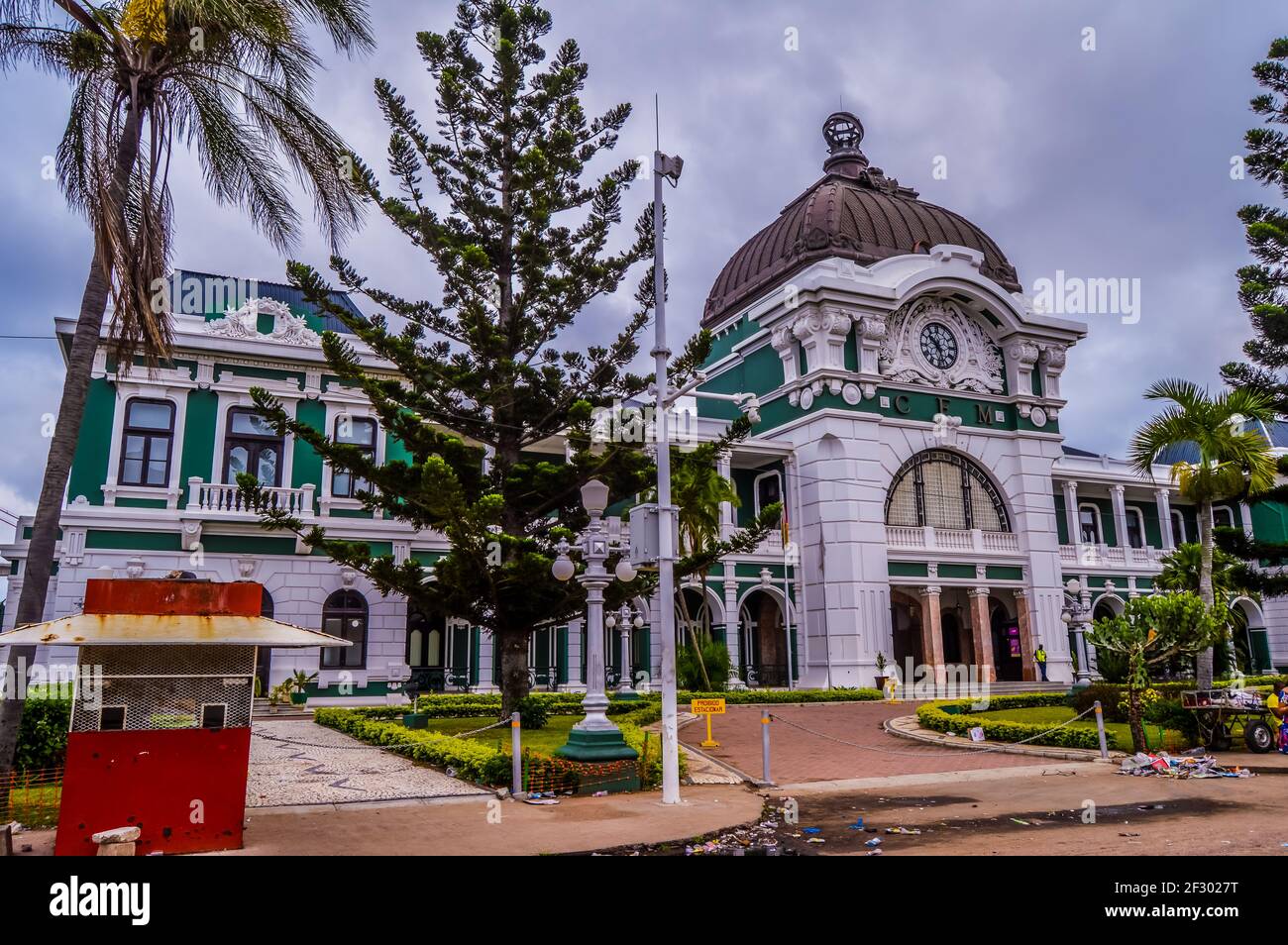 Maputo train station monument in Mozambique Stock Photo - Alamy