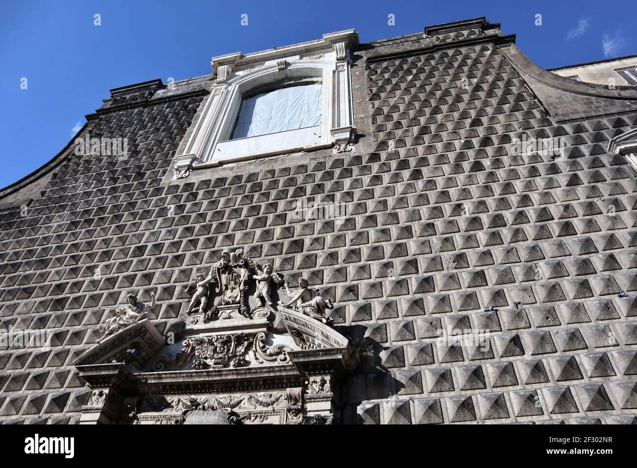 Napoli - Facciata della Chiesa del Gesù Nuovo Stock Photo - Alamy