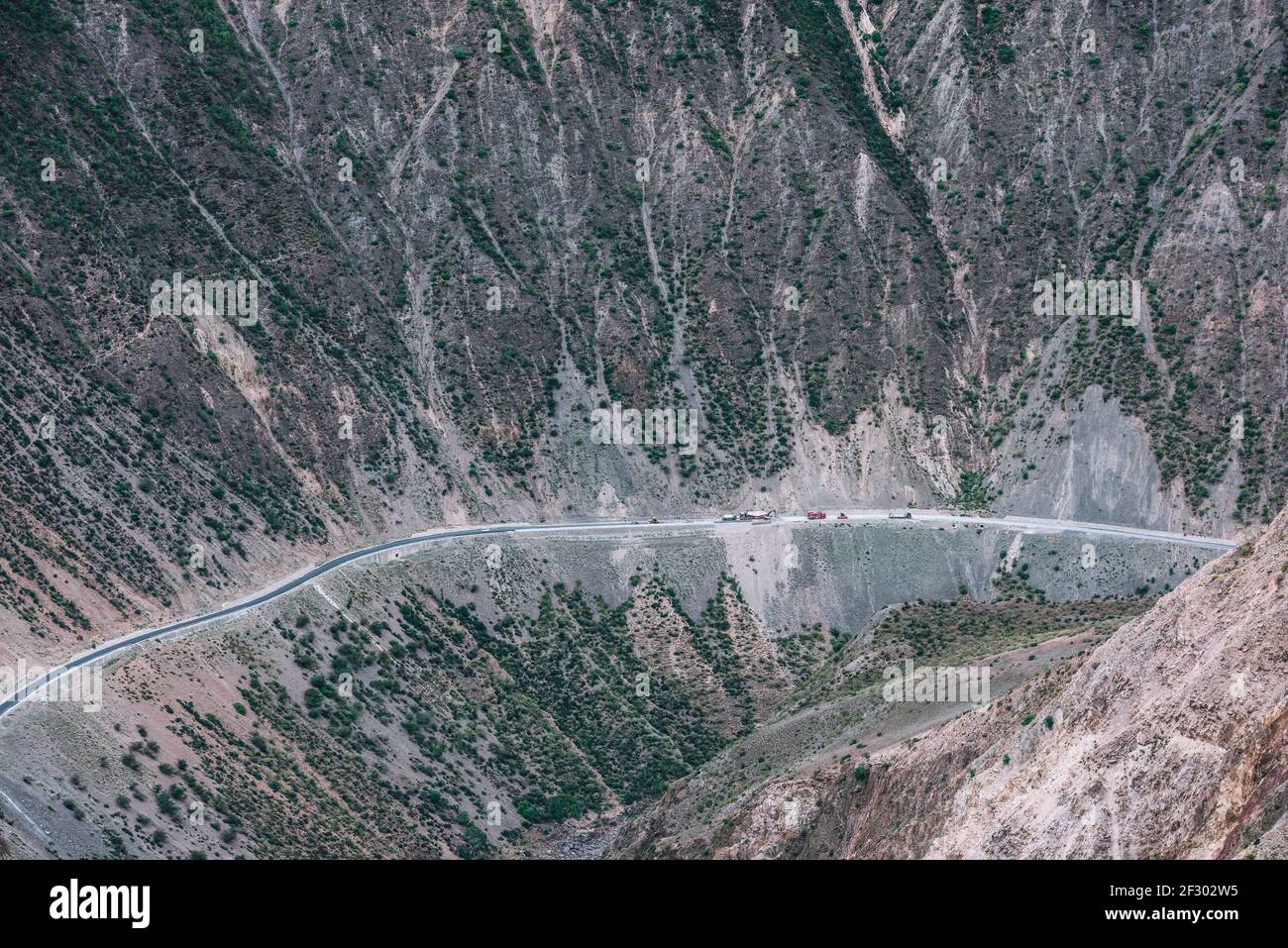 A section of tarmac road halfway up the mountain Stock Photo - Alamy
