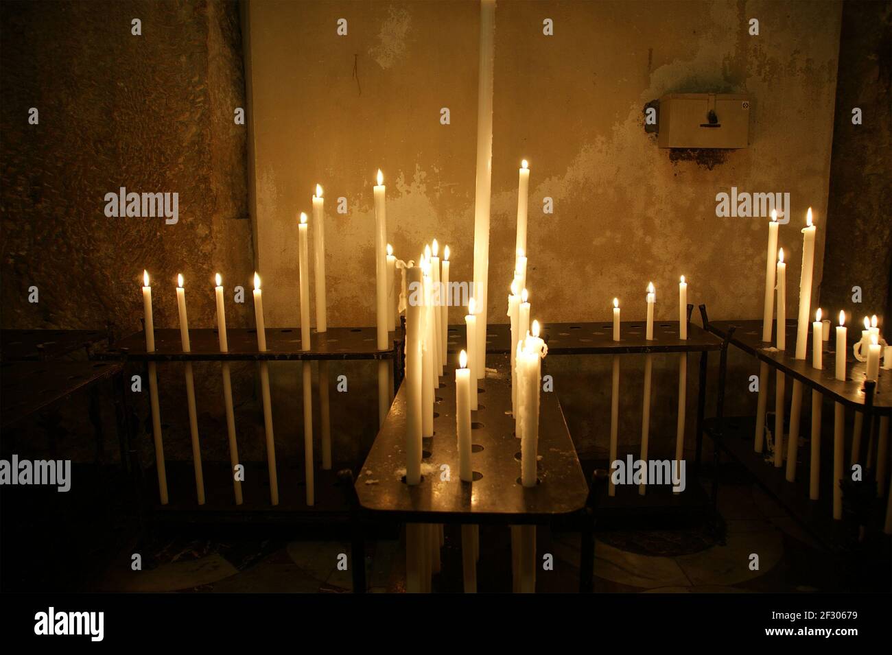 burning candles in a church Stock Photo - Alamy