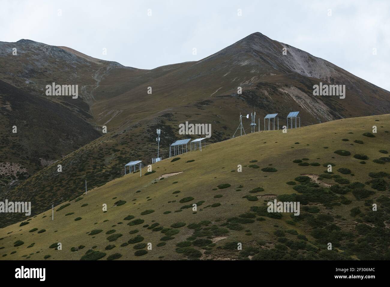 Solar powered signal hi-res stock photography and images - Alamy