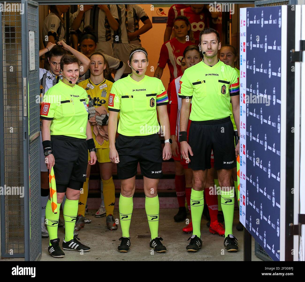 Female linesman hi-res stock photography and images - Alamy