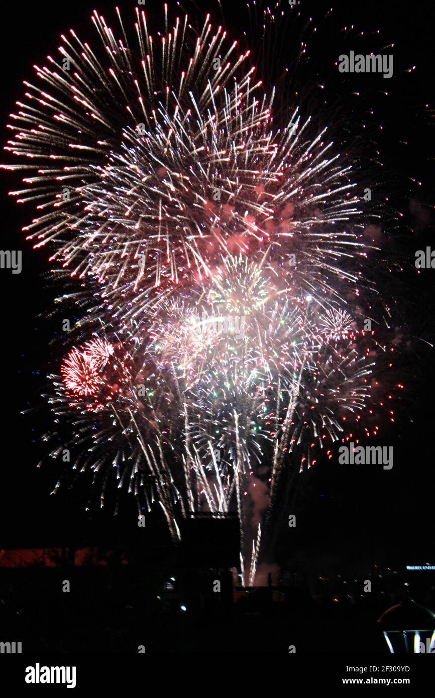 Spectacular firework show hi-res stock photography and images - Alamy