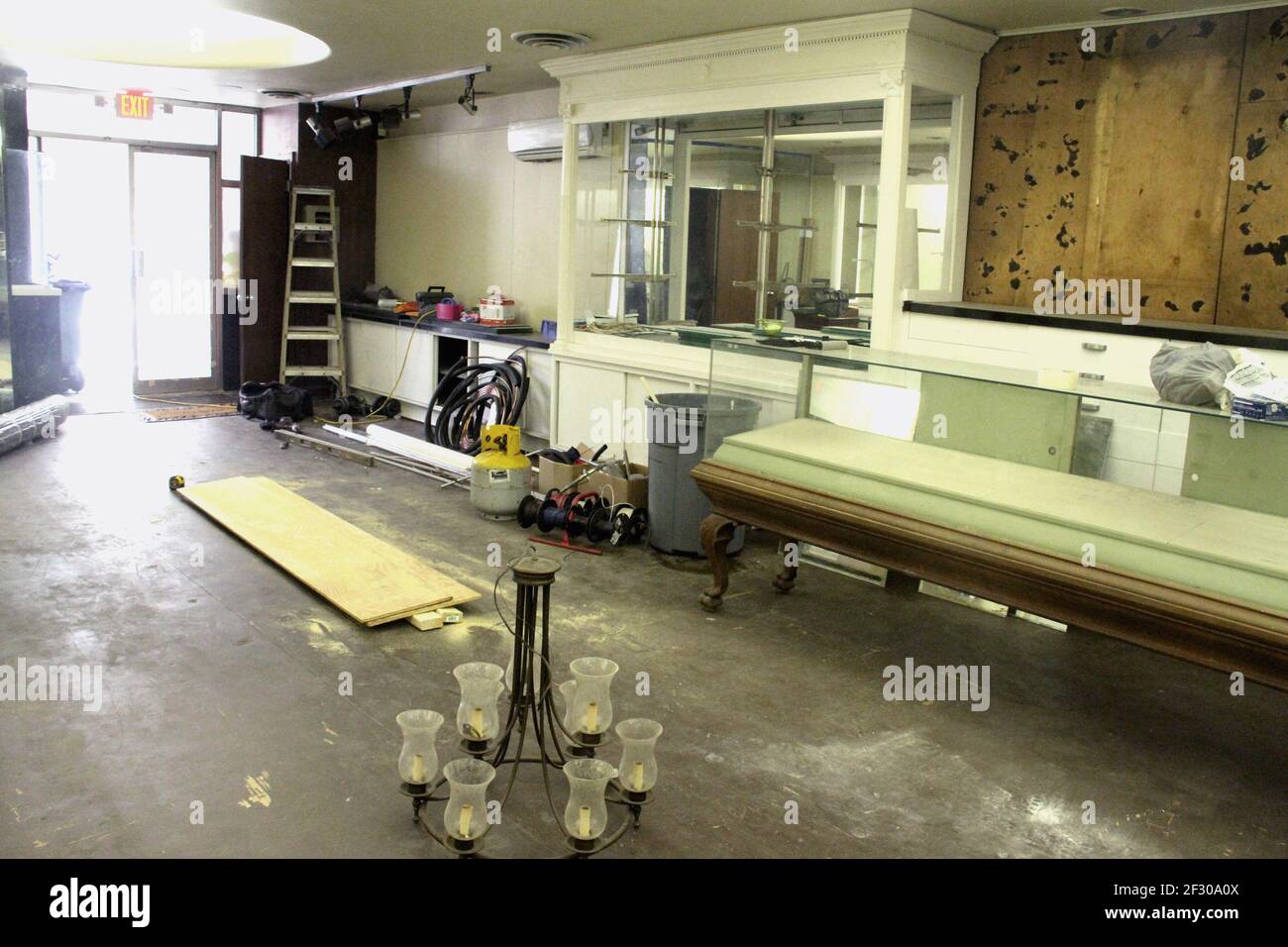 Interior of a retail shop during renovation Stock Photo - Alamy