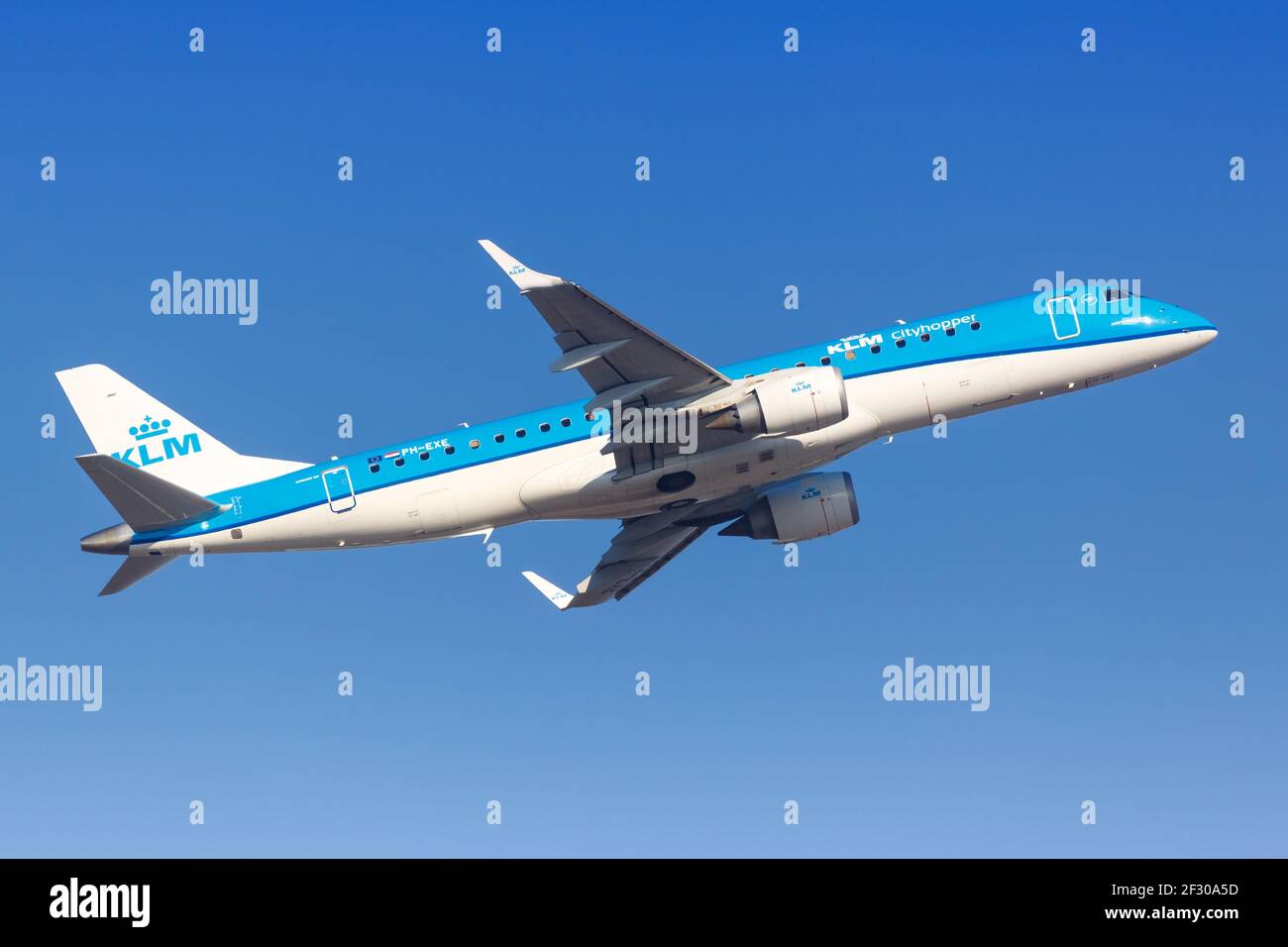 Klm cityhopper aircraft hi-res stock photography and images - Alamy