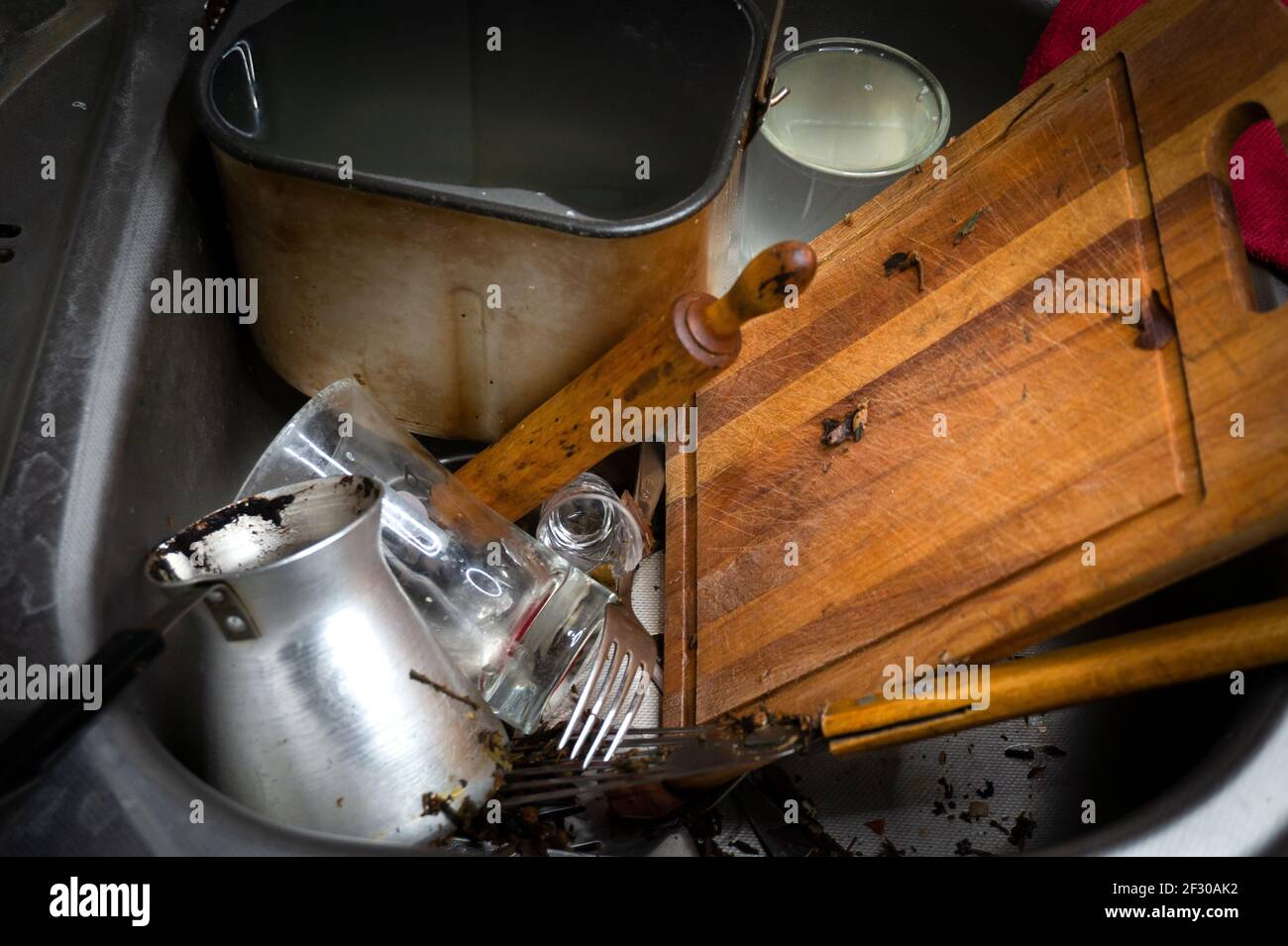 Mess in kitchen hi-res stock photography and images - Alamy