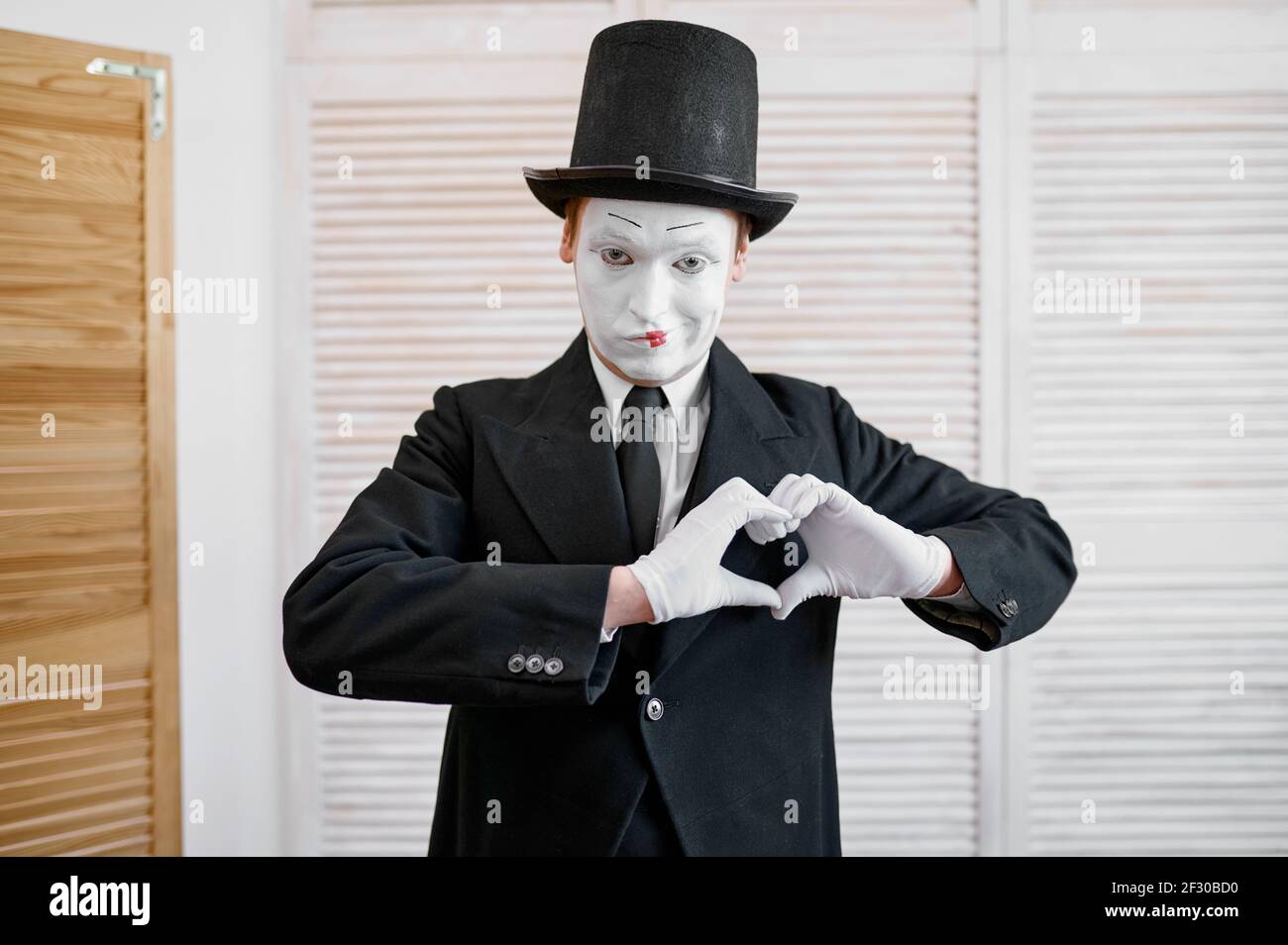 Mime male artist white makeup hi-res stock photography and images - Alamy