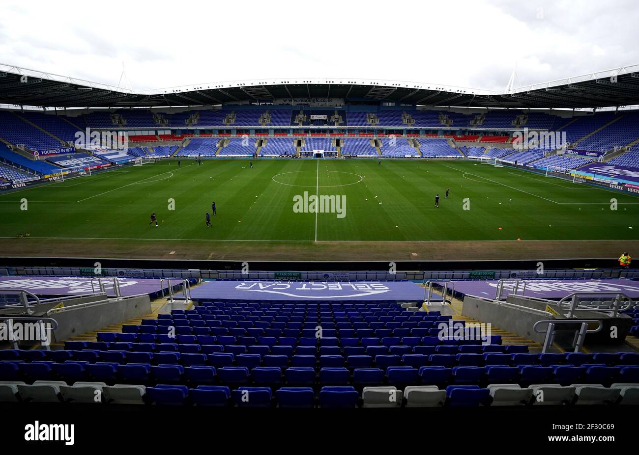 Madejski stadium reading stand hi-res stock photography and images - Alamy