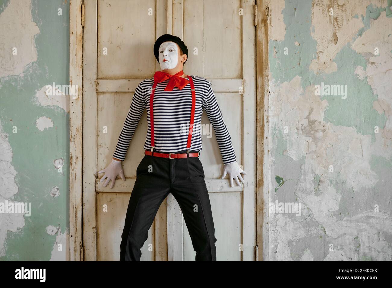 Male mime artist gesture hi-res stock photography and images - Alamy
