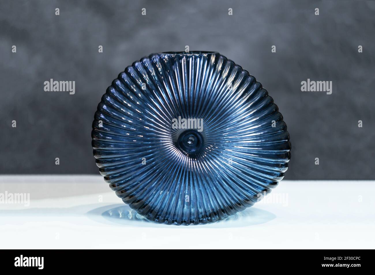 Modern vase shape and design hi-res stock photography and images - Alamy