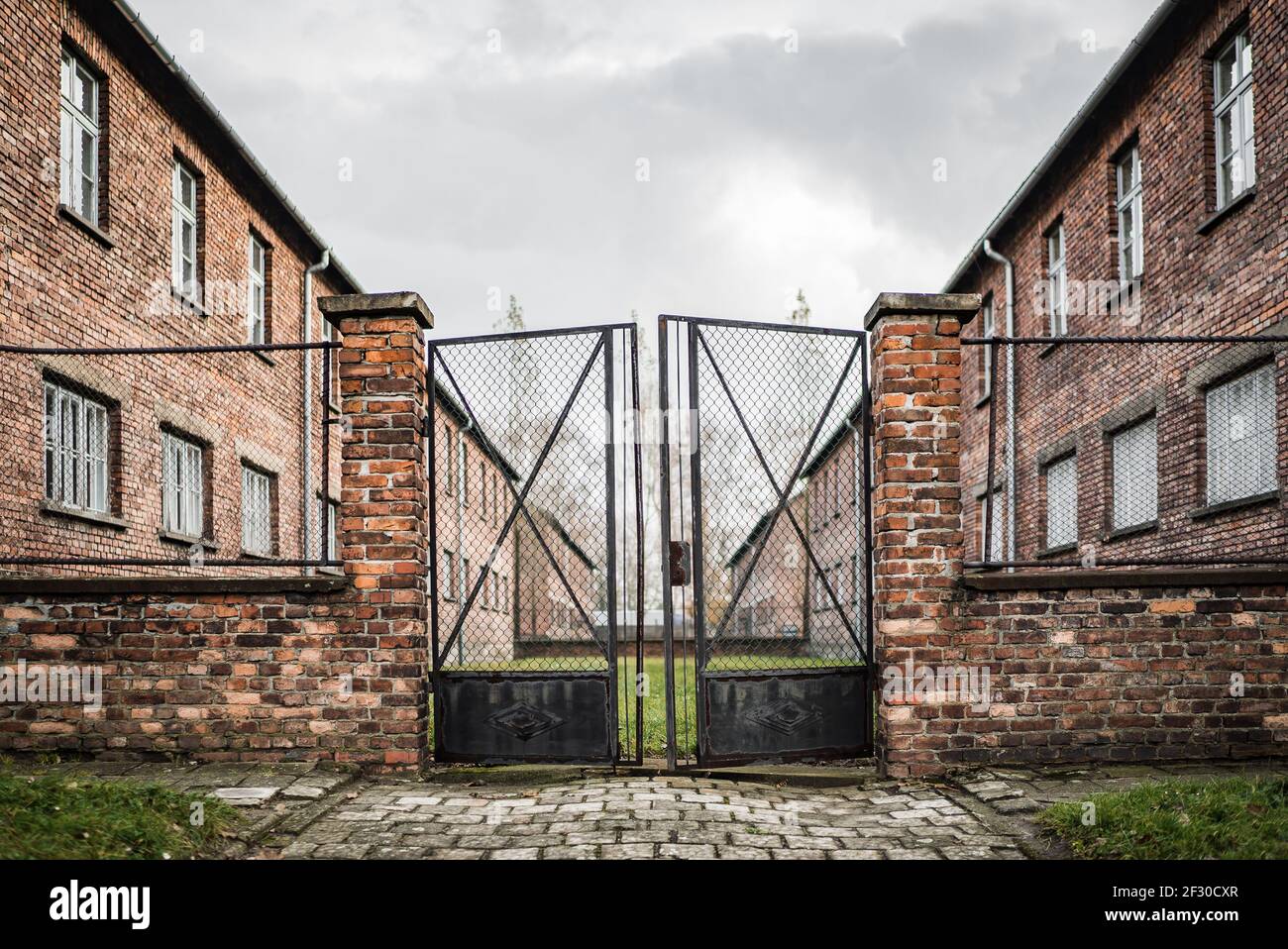Red steel gates hi-res stock photography and images - Alamy