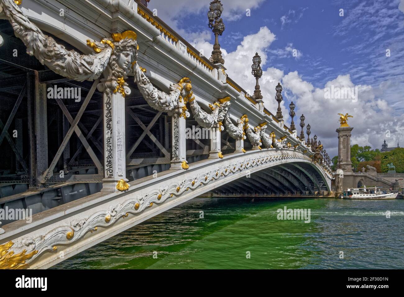 Le pont Alexandre III à Paris Stock Photo - Alamy