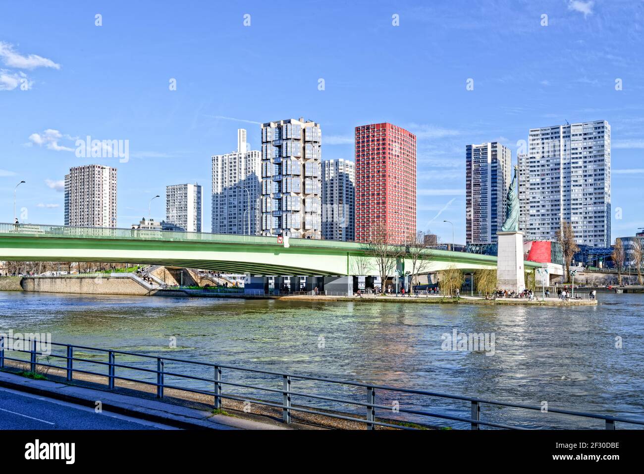 Pont de grenelle paris hi-res stock photography and images - Alamy