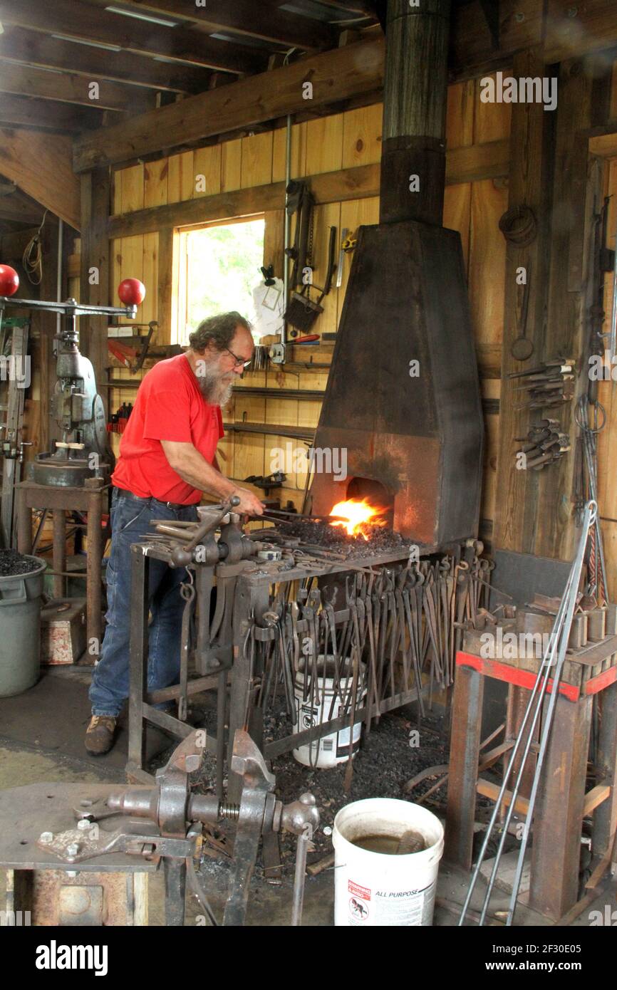 Colonial blacksmith demonstration hi-res stock photography and images ...