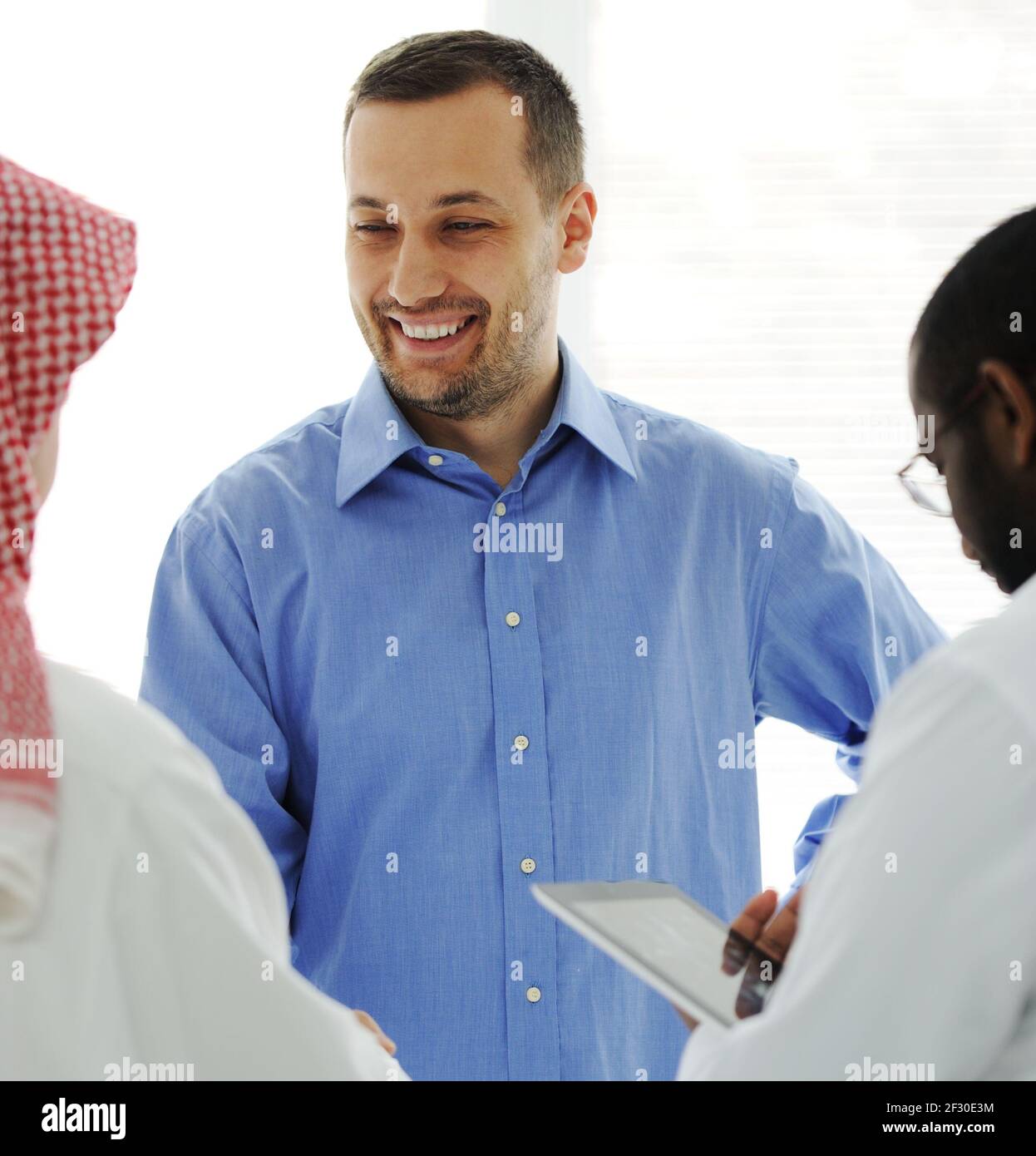 Team work middle east hi-res stock photography and images - Alamy