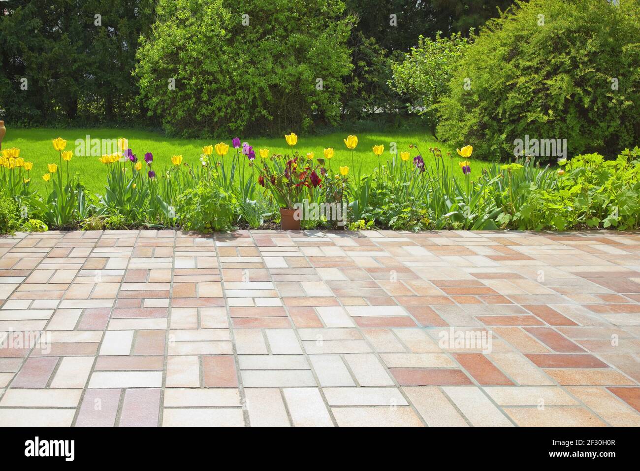 Well tended gardens hi-res stock photography and images - Alamy