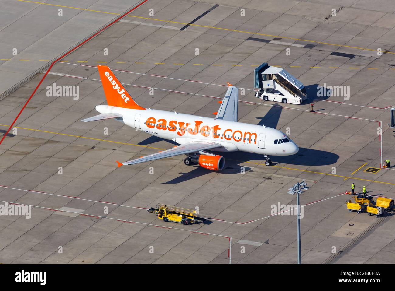 Aerial aircraft carrier hi-res stock photography and images - Alamy