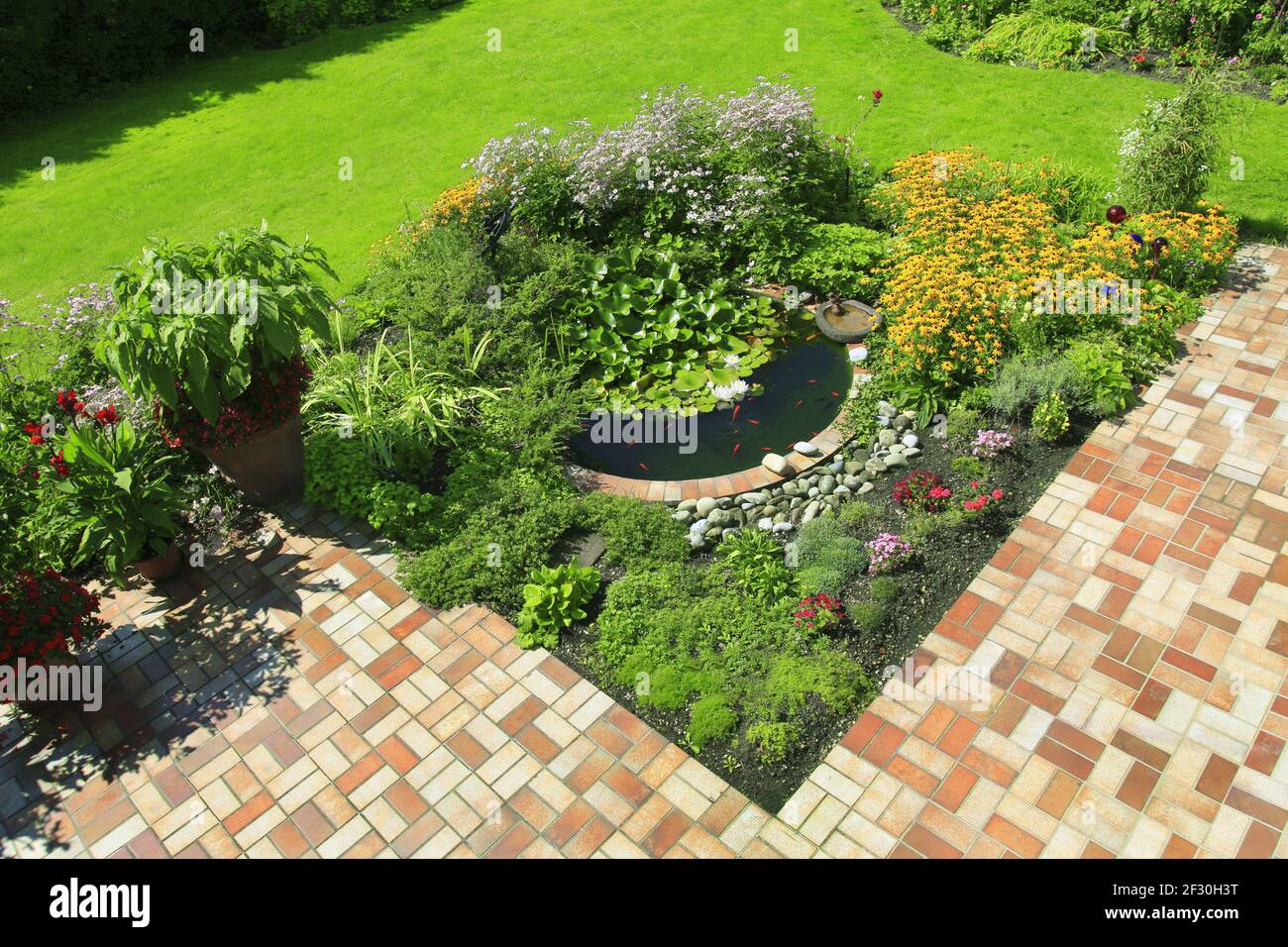 Well kept terrace hi-res stock photography and images - Alamy