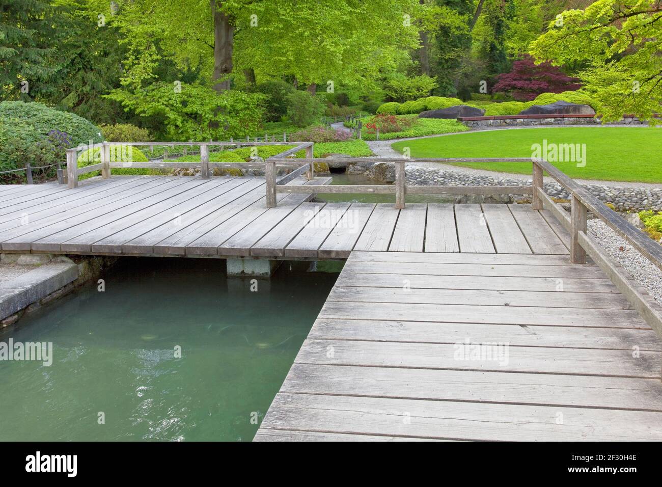 Pond terrace hi-res stock photography and images - Alamy