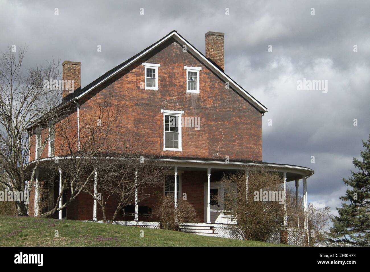 Large brick house hi-res stock photography and images - Alamy
