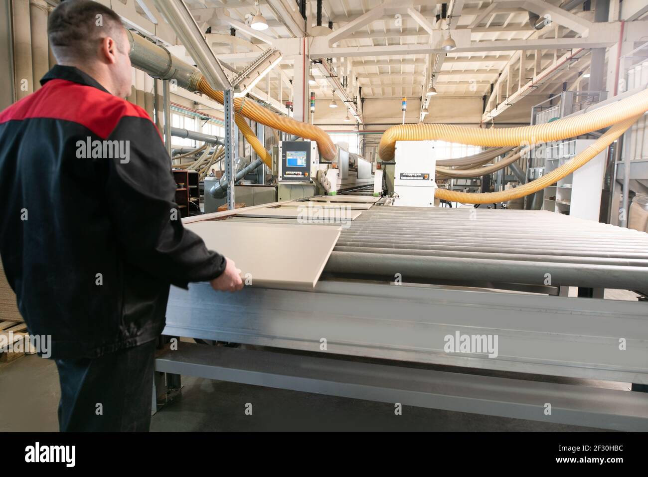 Chipboard manufacture hi-res stock photography and images - Alamy