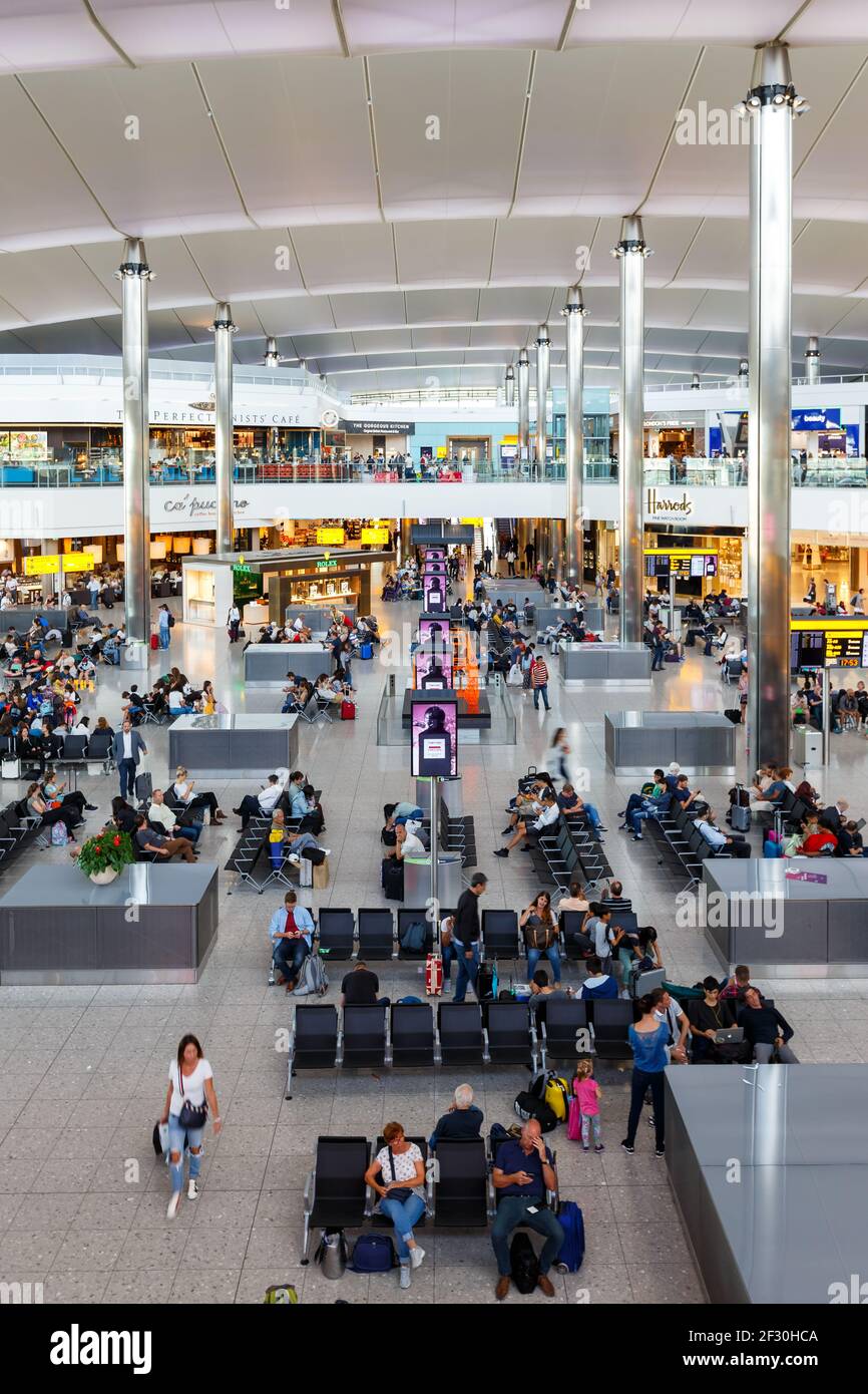 Queens building heathrow hi-res stock photography and images - Alamy