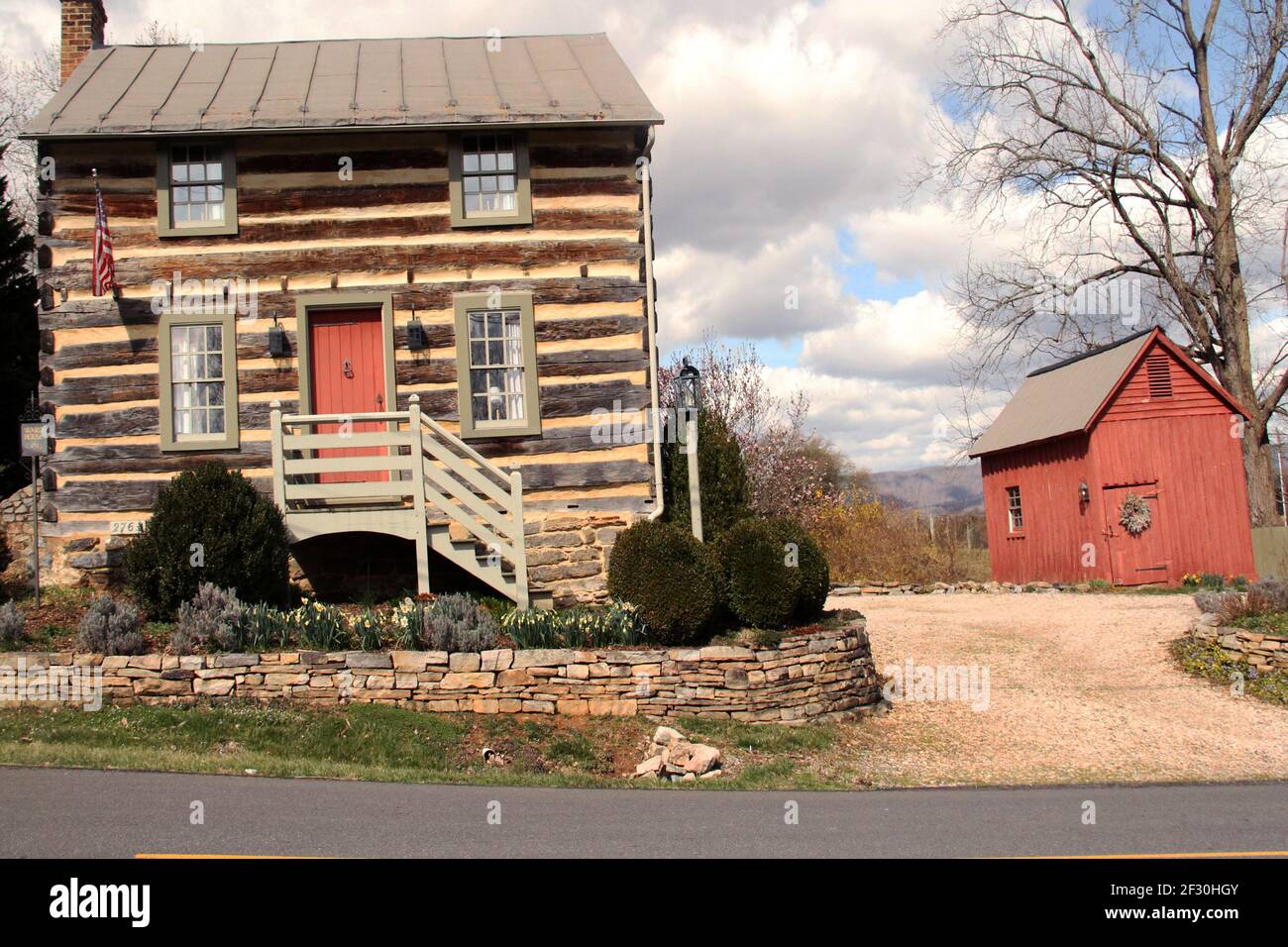 Historic cabin structure hi-res stock photography and images - Alamy