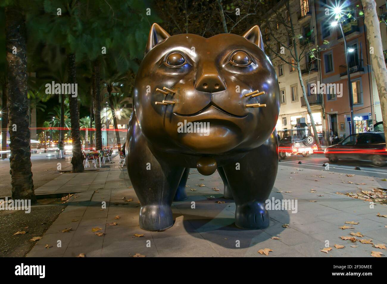 Botero cat, the Colombian artist Fernando Botero on the Ramblas del ...