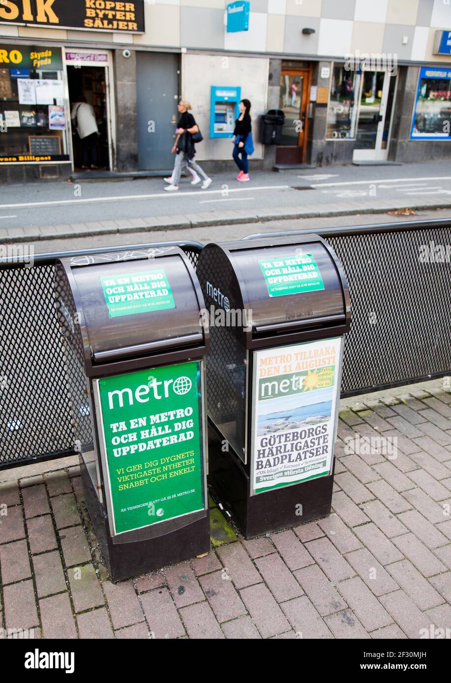 Newspaper stand for the newspaper Metro Stock Photo - Alamy