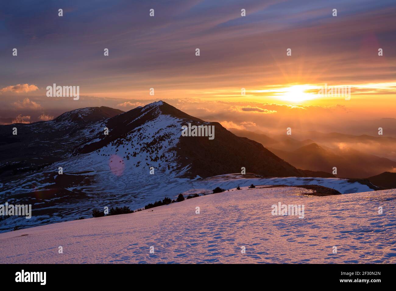 Cima nevada hi-res stock photography and images - Alamy