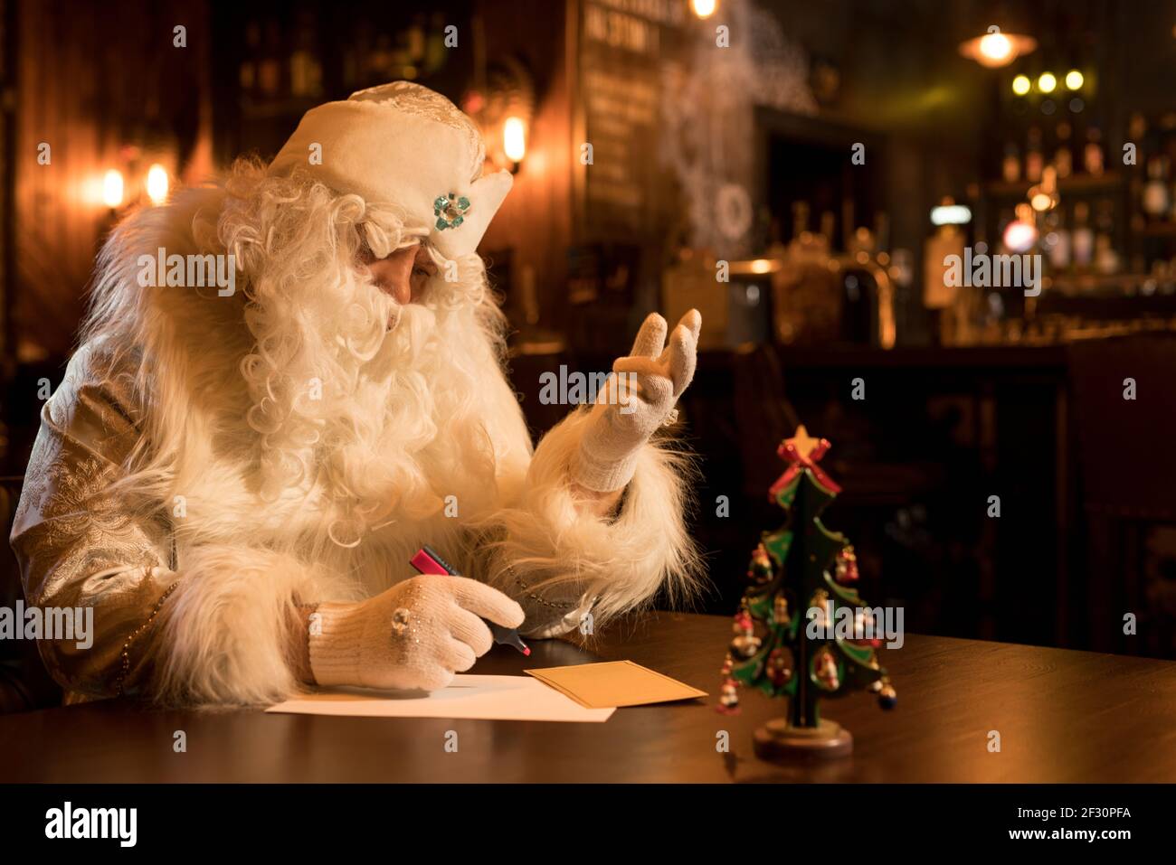 Taking take note notes hi-res stock photography and images - Alamy