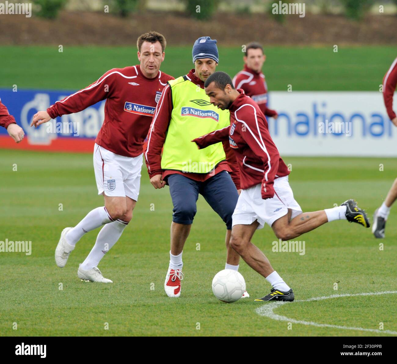 ENGLAND FOOTBALL TEAM TRAINING AT LONDON COLNEY. 27/3/09. PICTURE DAVID ...