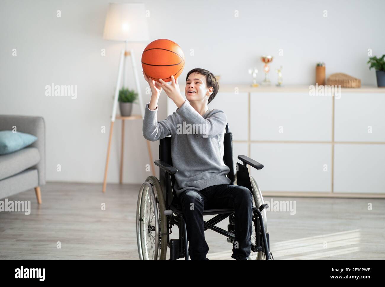 Wheelchair sport teenager hi-res stock photography and images - Alamy