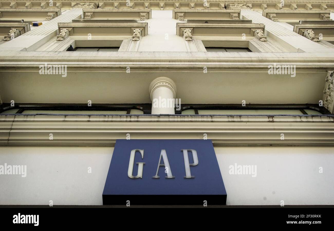 GAP Shop Oxford Street London August 2001 Stock Photo - Alamy