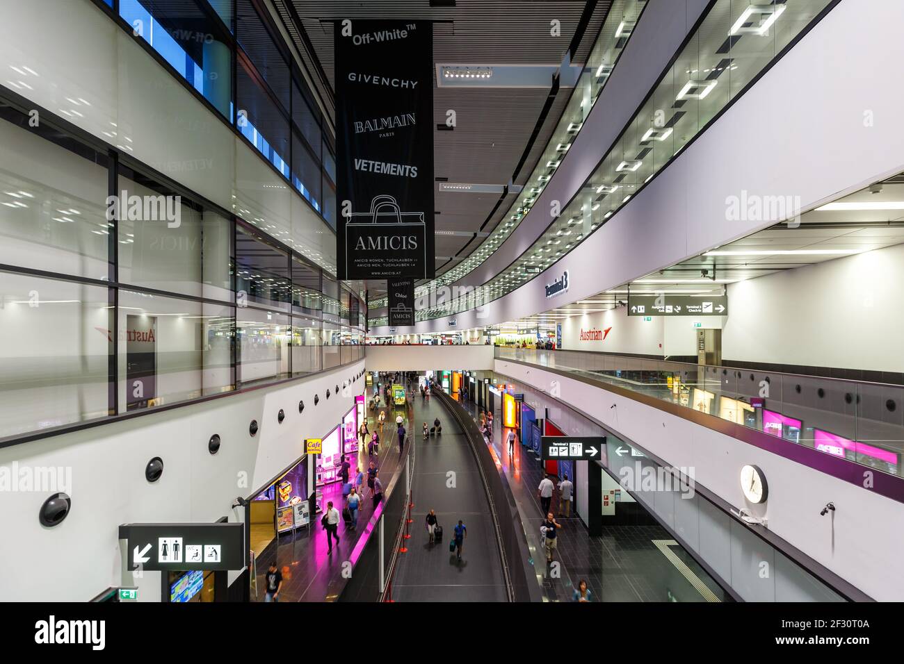 Airport vienna schwechat hi-res stock photography and images - Alamy