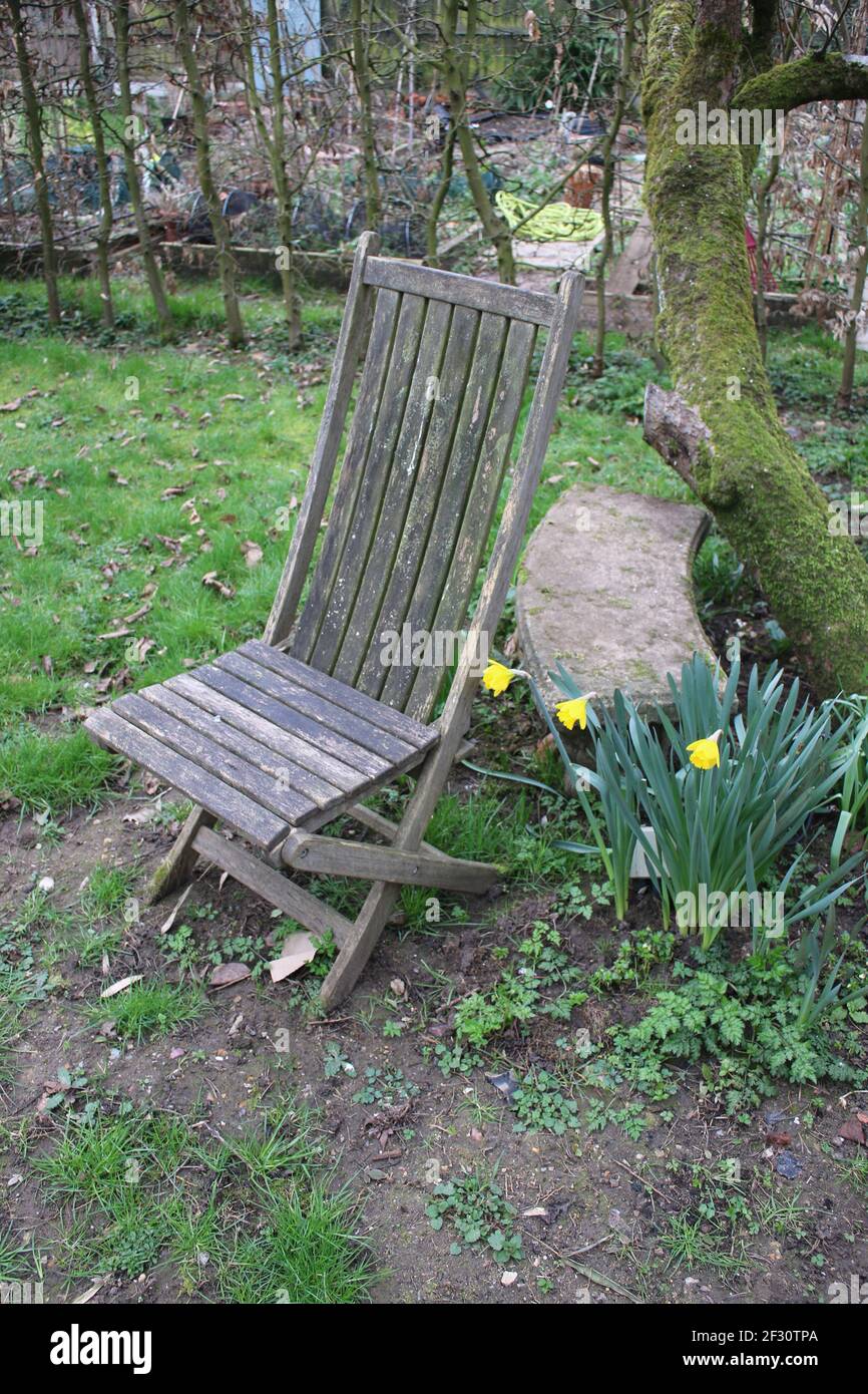 Old stone chair hi-res stock photography and images - Alamy
