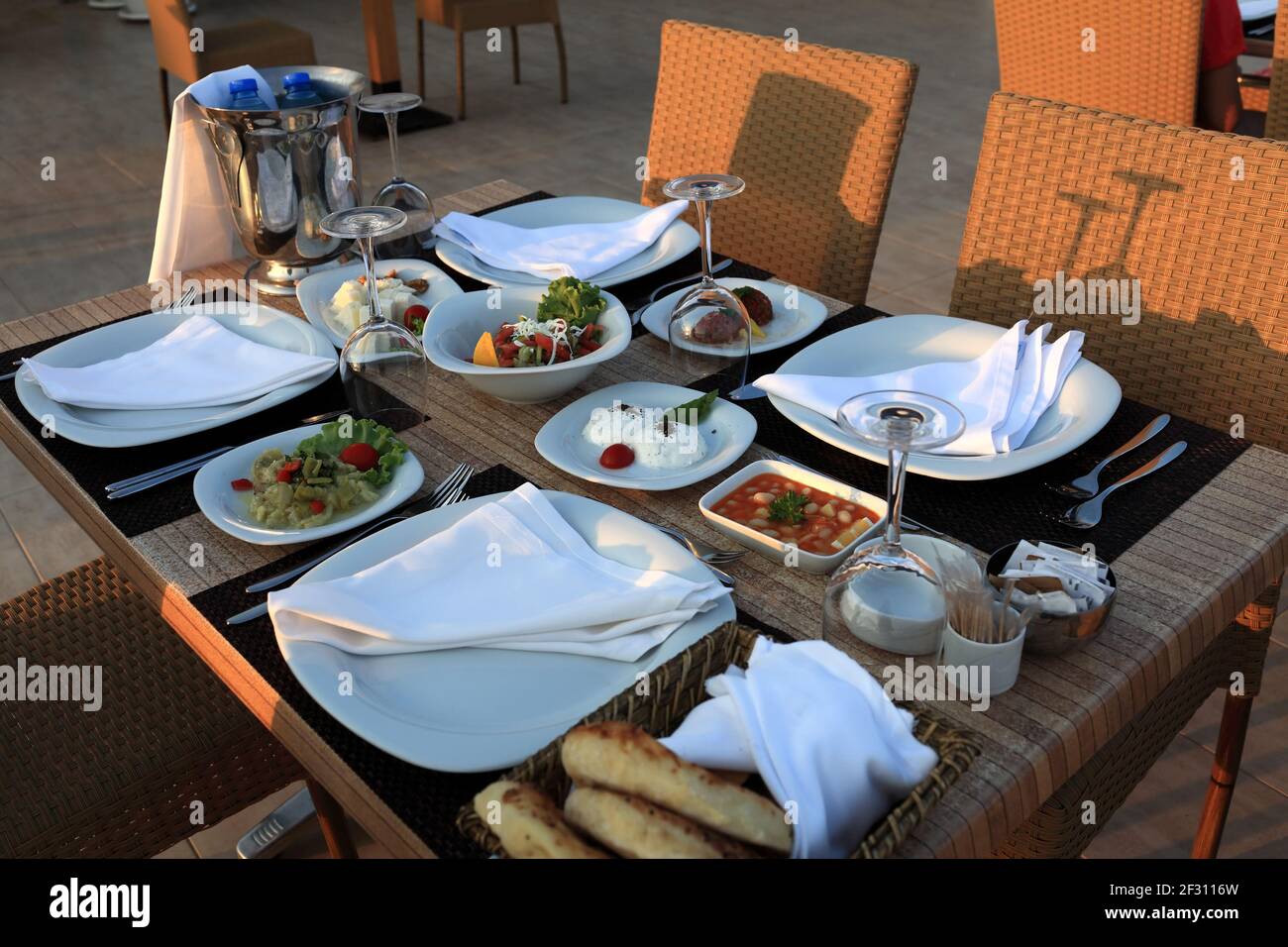 Cafe meze hi-res stock photography and images - Alamy