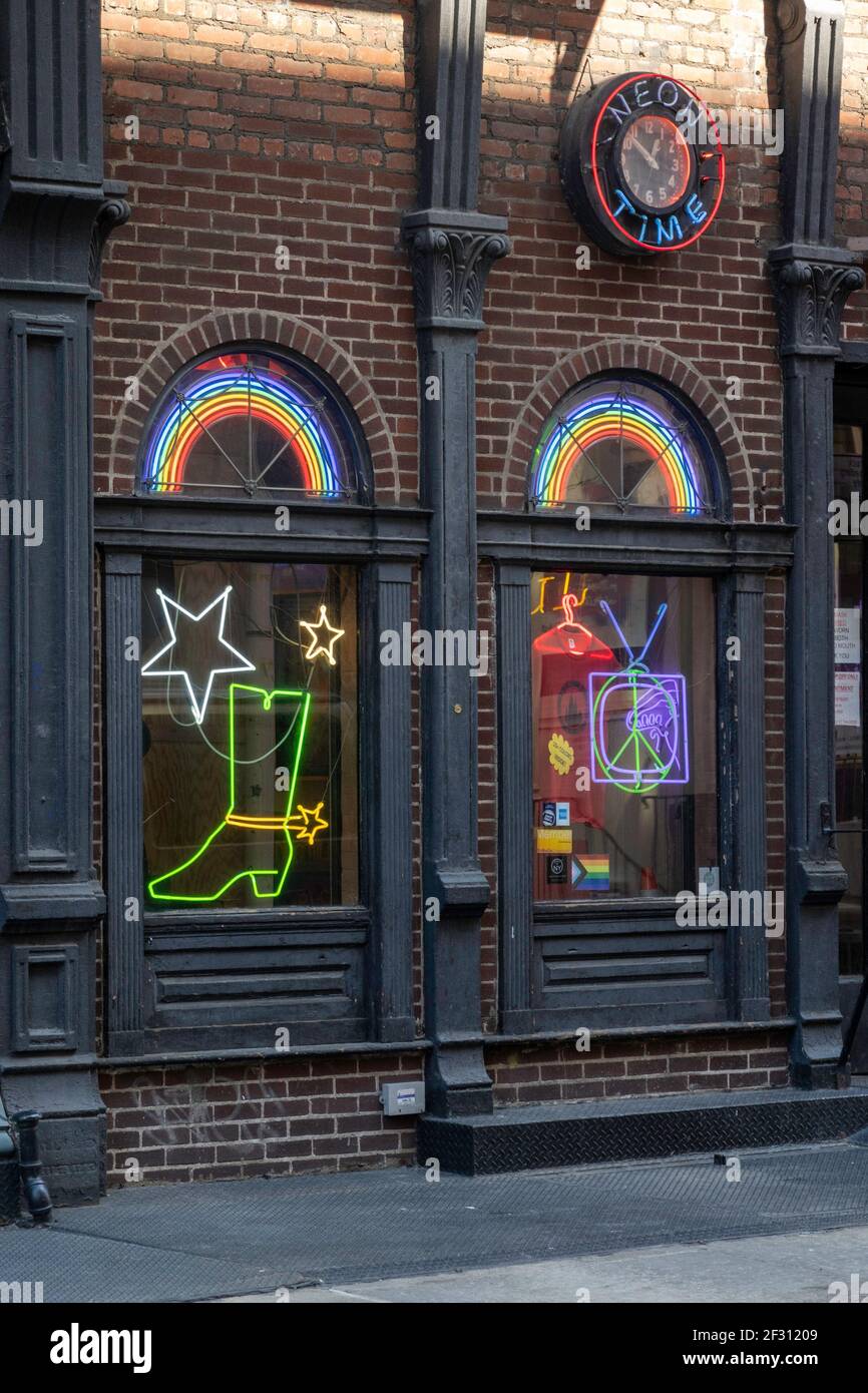 Neon lights stars hi-res stock photography and images - Alamy