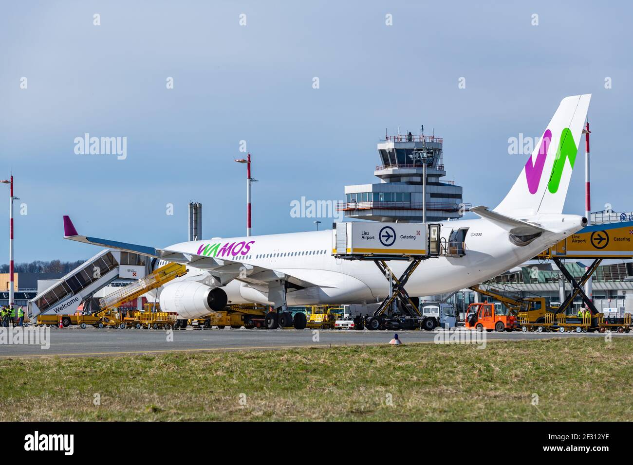 Airbus 330 343 hi-res stock photography and images - Alamy