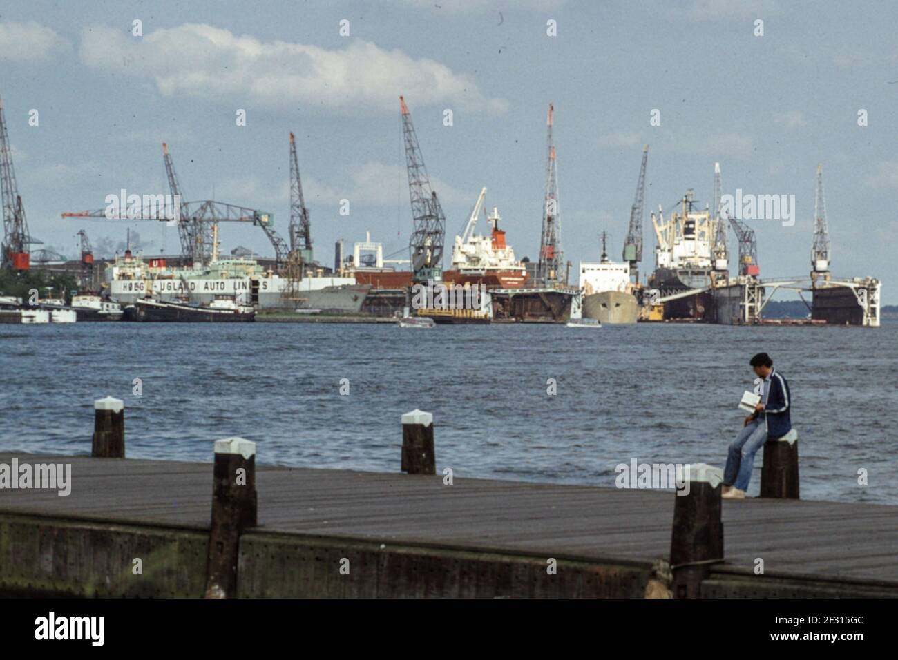 1979 ships hi-res stock photography and images - Alamy