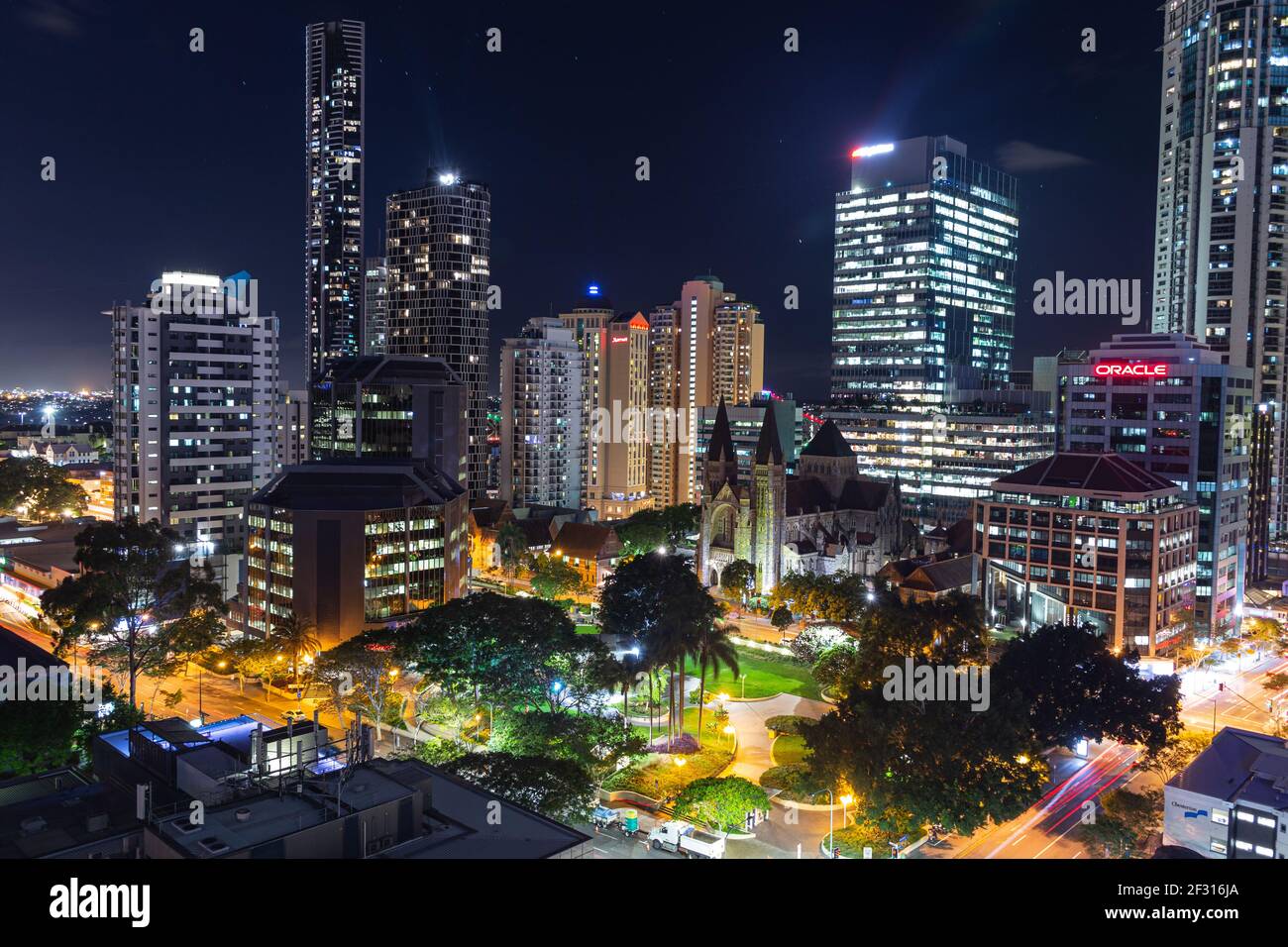 The illuminated skyline of Brisbane at night Stock Photo - Alamy