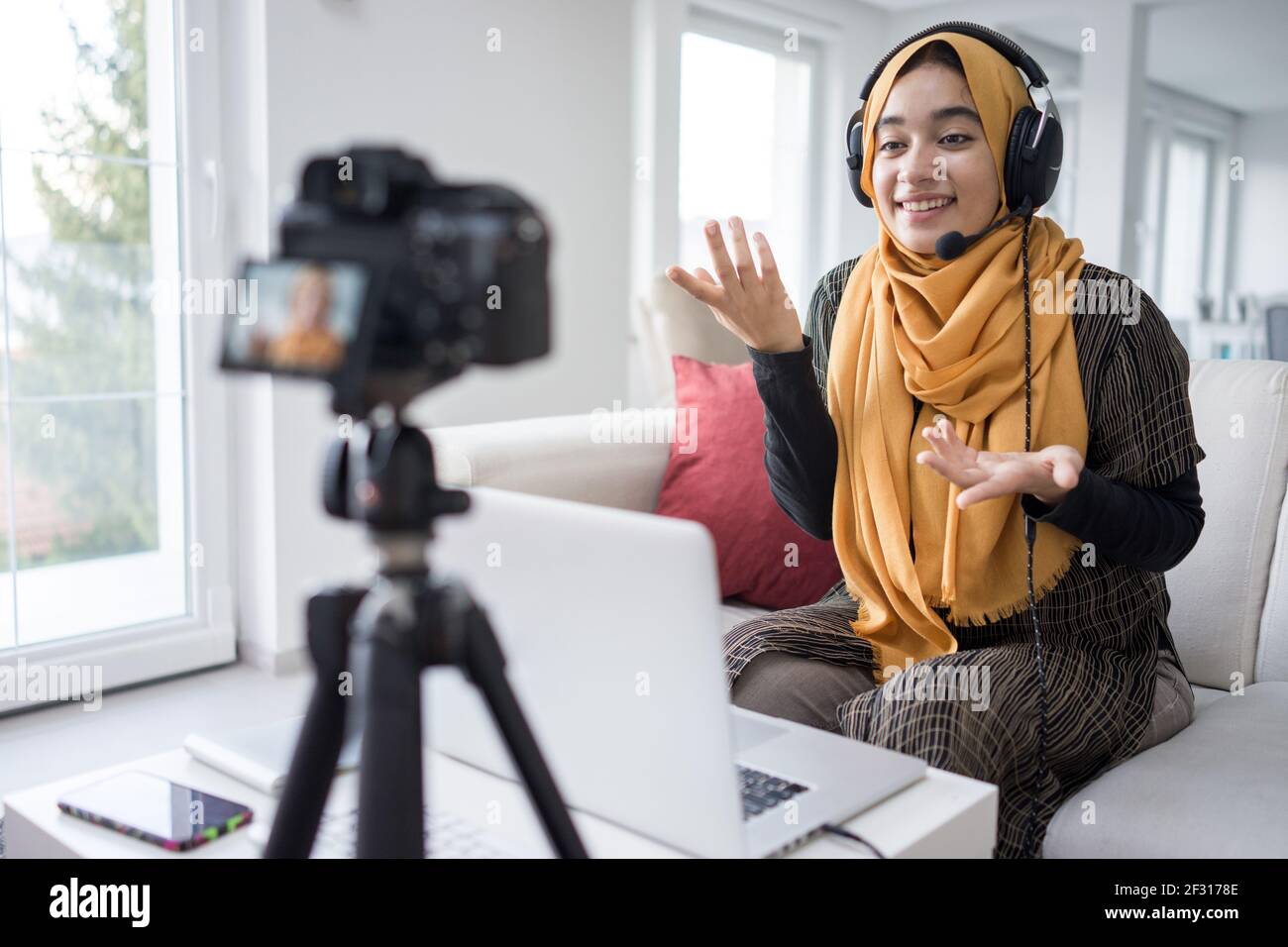 Muslim blogger hi-res stock photography and images - Alamy