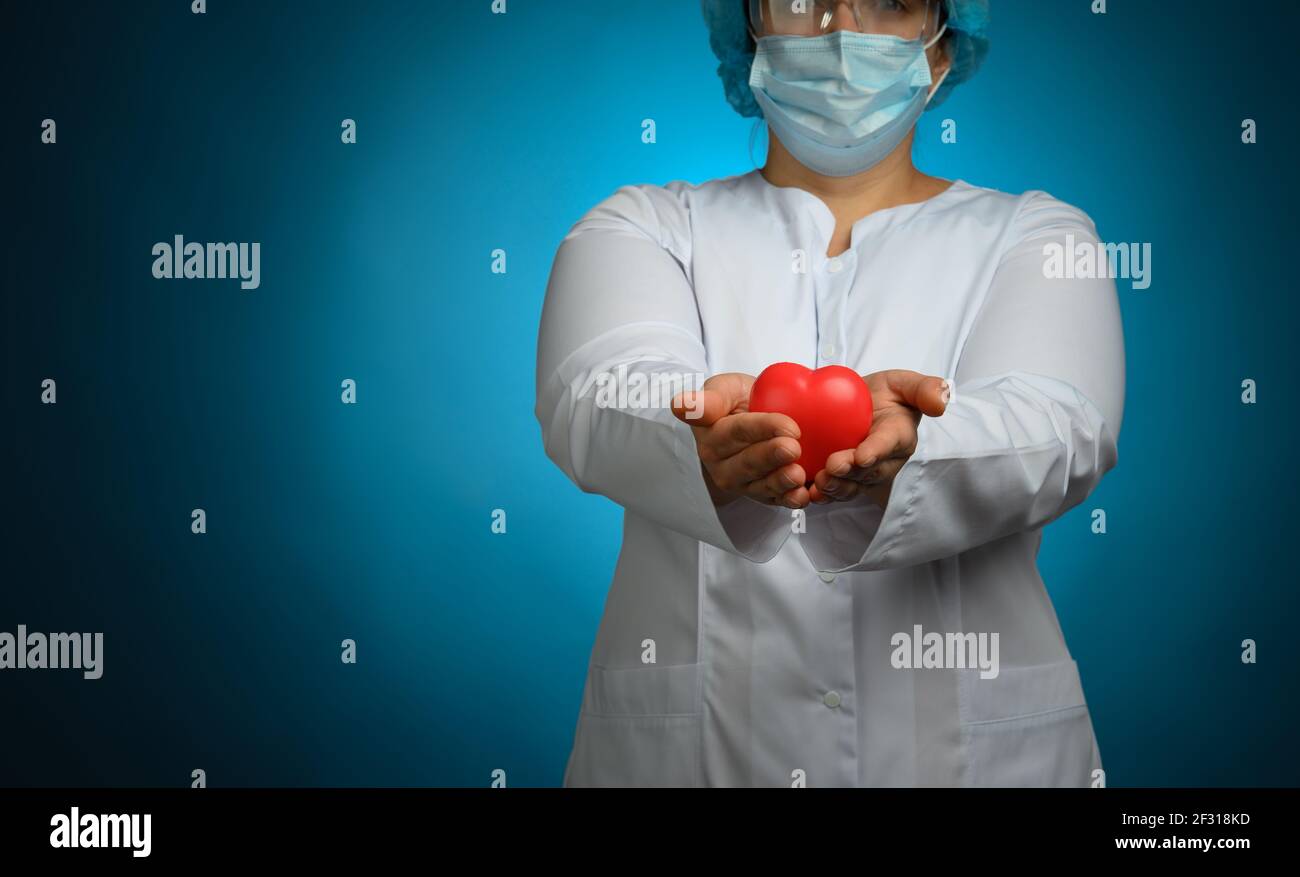 Woman in medical mask stands hi-res stock photography and images - Alamy
