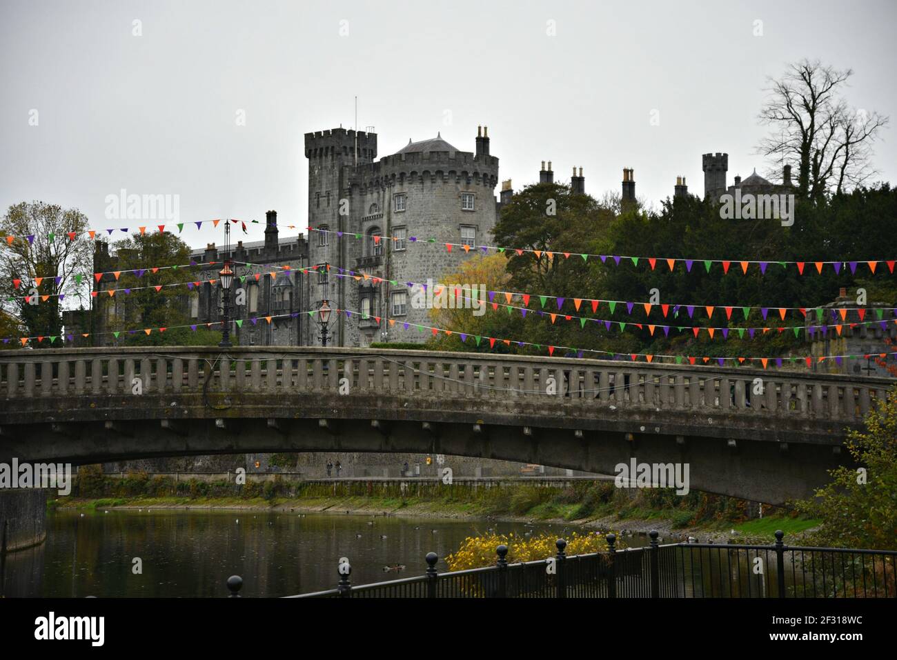 Landscape with panoramic view of the medieval Kilkenny Castle on the ...