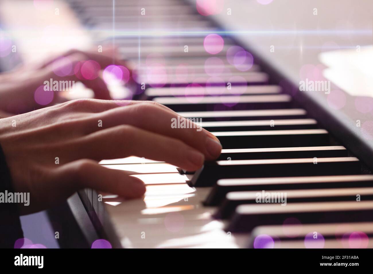 Hand keyboard piano hi-res stock photography and images - Alamy