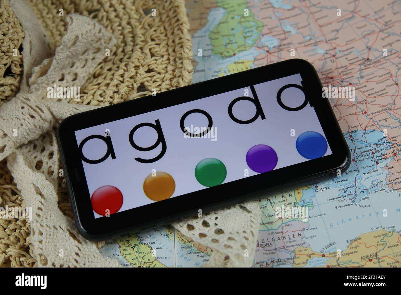 Agoda mobile app hi-res stock photography and images - Alamy
