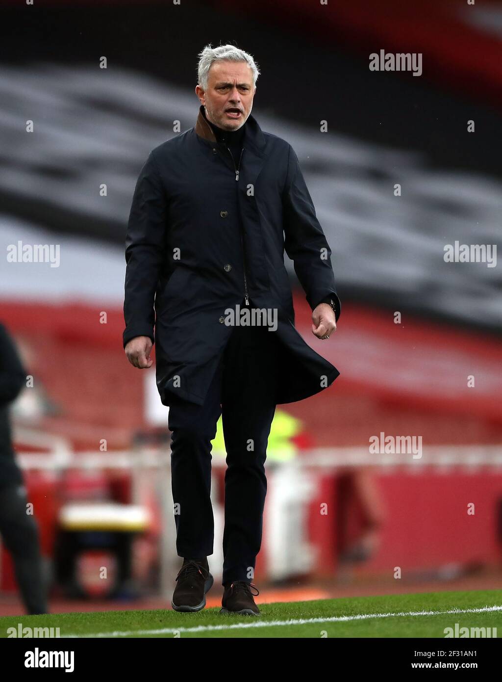 Tottenham hotspur manager jose mourinho reacts hi-res stock photography ...