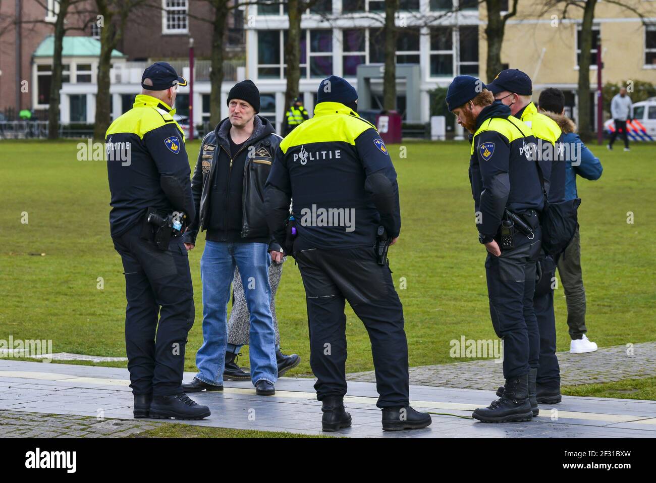AMSTERDAM, 14-03-2021, Museumplein is evacuated by the police ...
