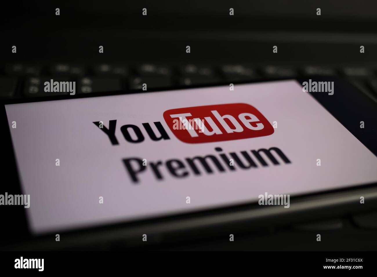 Youtube premium logo hi-res stock photography and images - Alamy